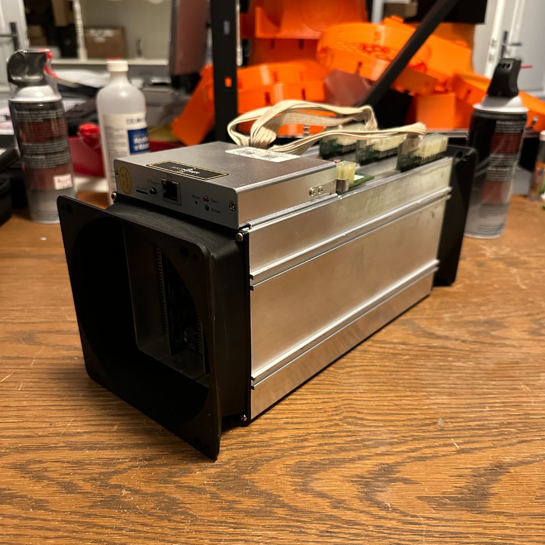 Antminer S9 — 120mm to 140mm Fan Adapter – Nakamoto Mining LTD.